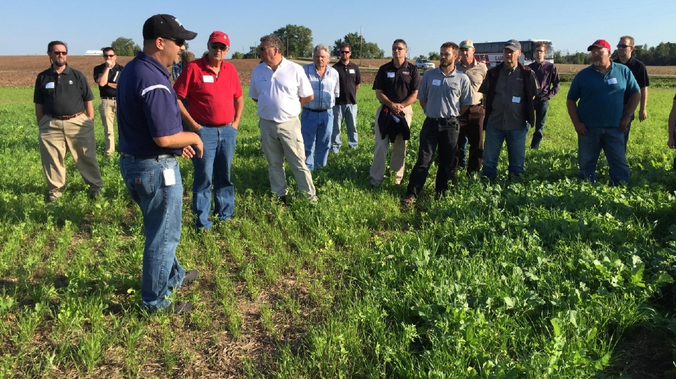 Farm field day promotes cover crops | WLUK