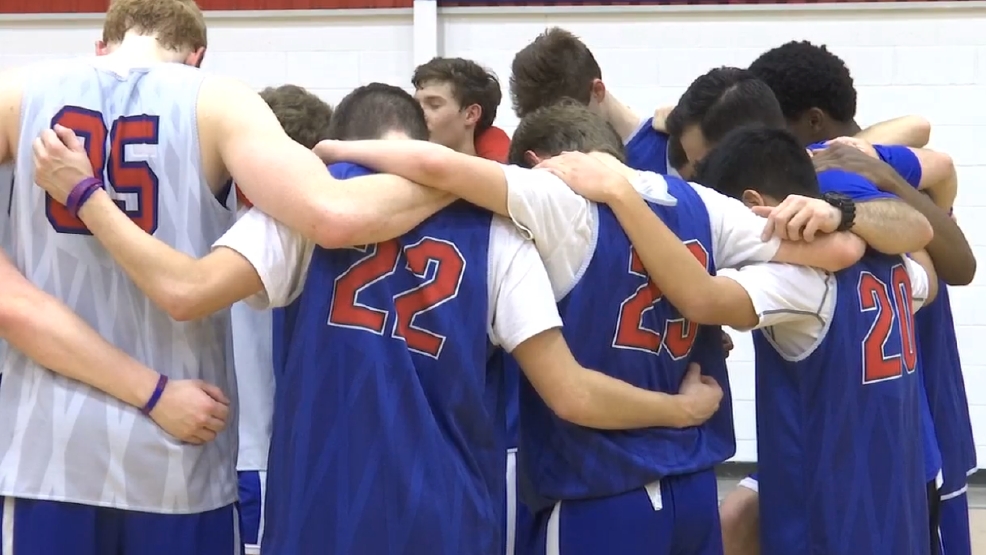 Crowd goes wild when autistic basketball player scores on homecoming | KOKH