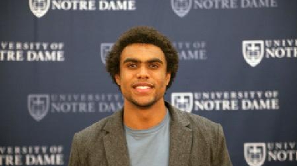 Video: David Robinson's son, Corey Robinson, sings the national anthem ...